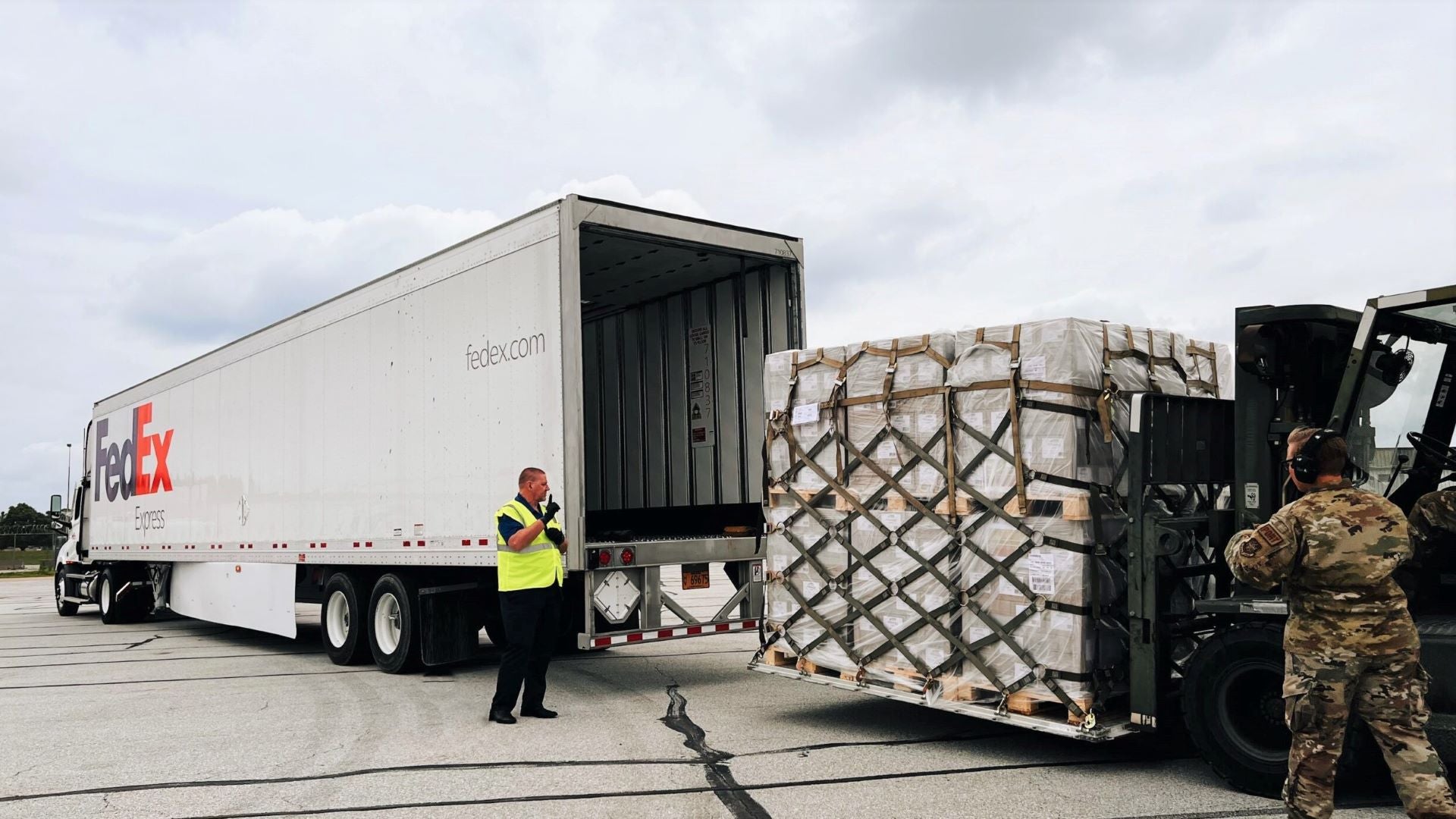 First US military jet with baby formula arrives in Indianapolis ...